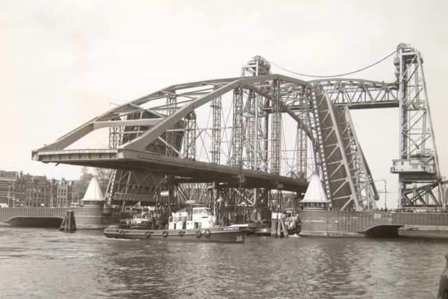 Hallo Dordrecht - Vandaag wordt de Papendrechtse brug op z’n plaats ...