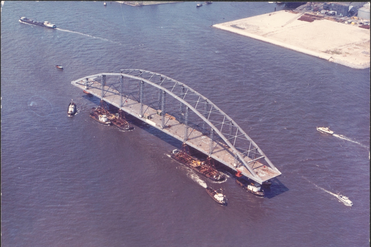 Hallo Dordrecht - Vandaag wordt de Papendrechtse brug op z’n plaats ...
